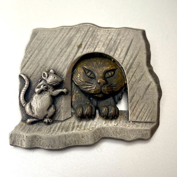 Jewelry | Vintage Jj Cat And Mouse Game Brooch | Poshmark
